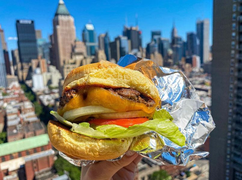 Lucky's Famous Burgers | W42ST.com