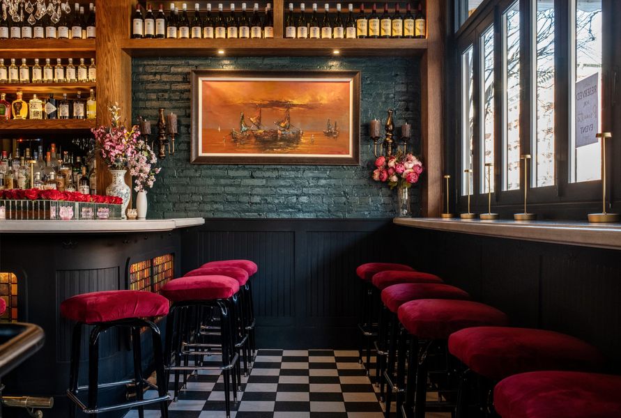 UT47 Kitchen | W42ST.com